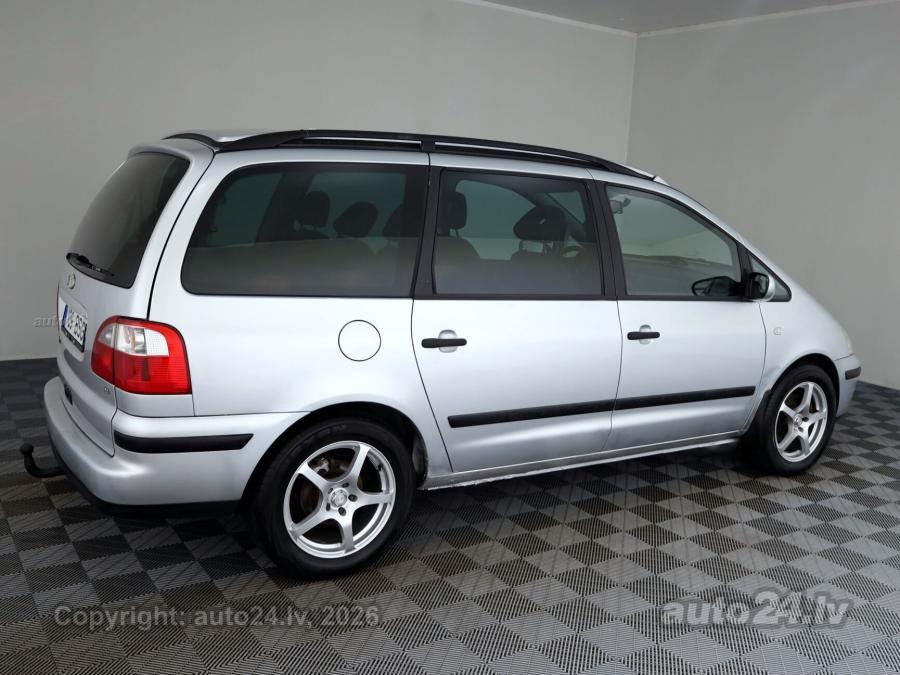 Pelēks Ford Galaxy 2005 Tallina, ar dzinēja tilpumu 2.30 L un nobraukumu 367 tūkst. km par 1599 €, foto 4 vietnē AUTOMOTO.COM.LV