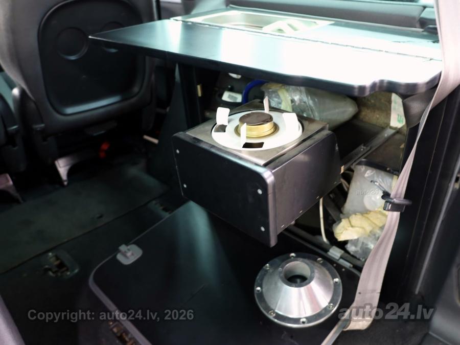 Pelēks Ford Galaxy 2005 Tallina, ar dzinēja tilpumu 2.30 L un nobraukumu 367 tūkst. km par 1599 €, foto 13 vietnē AUTOMOTO.COM.LV