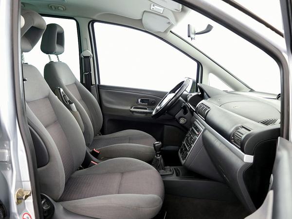 Grey Ford Galaxy 2005 in Tallinn, with an engine capacity of 2.30 L and mileage of 367 thousand km for 1399 €, photo 6 on AUTOMOTO.COM.LV