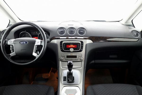 Pelēks Ford Galaxy 2007 Tallina, ar dzinēja tilpumu 2.00 L un nobraukumu 299 tūkst. km par 2099 €, foto 5 vietnē AUTOMOTO.COM.LV