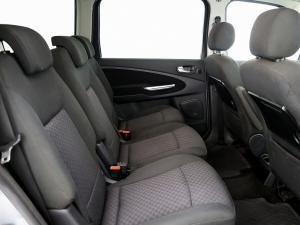 Pelēks Ford Galaxy 2007 Tallina, ar dzinēja tilpumu 2.00 L un nobraukumu 299 tūkst. km par 2099 €, foto 16 vietnē AUTOMOTO.COM.LV