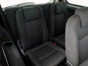 Pelēks Ford Galaxy 2007 Tallina, ar dzinēja tilpumu 2.00 L un nobraukumu 299 tūkst. km par 2099 €, foto 17 vietnē AUTOMOTO.COM.LV