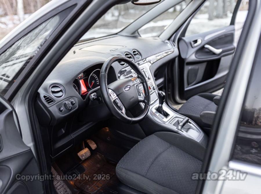 Pelēks Ford Galaxy 2009 Tallina, ar dzinēja tilpumu 2.00 L un nobraukumu 340 tūkst. km par 3999 €, foto 9 vietnē AUTOMOTO.COM.LV