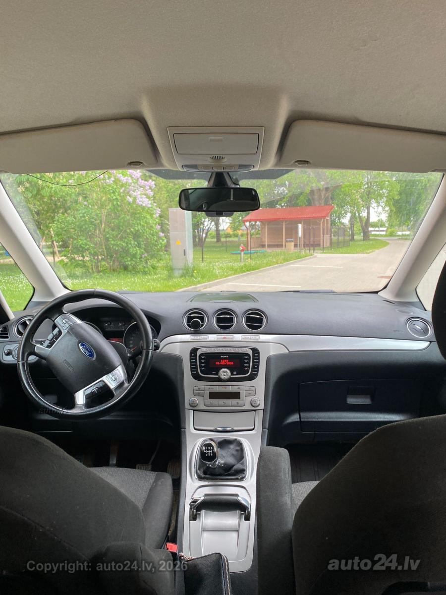 Grey Ford Galaxy 2009 in Riga, with an engine capacity of 2.00 L and mileage of 290 thousand km for 4100 €, photo 5 on AUTOMOTO.COM.LV