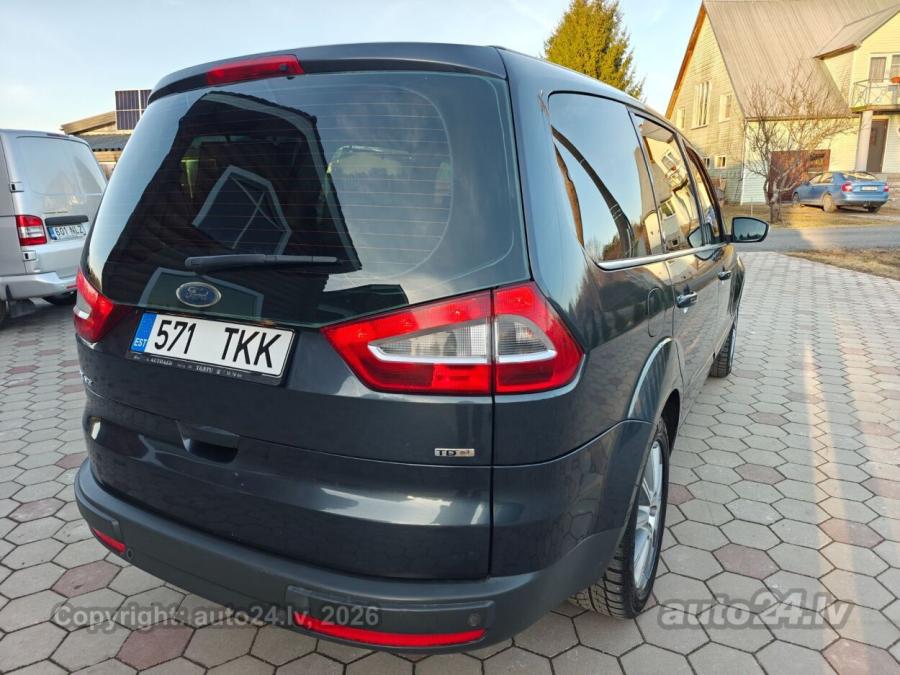 Pelēks Ford Galaxy 2010 Paide, ar dzinēja tilpumu 2.00 L un nobraukumu 294 tūkst. km par 4490 €, foto 4 vietnē AUTOMOTO.COM.LV