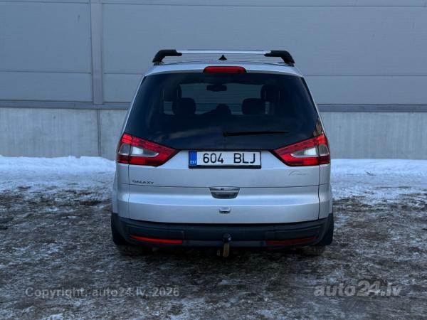 Pelēks Ford Galaxy 2011 Tartu, ar dzinēja tilpumu 2.20 L un nobraukumu 440 tūkst. km par 2900 €, foto 5 vietnē AUTOMOTO.COM.LV
