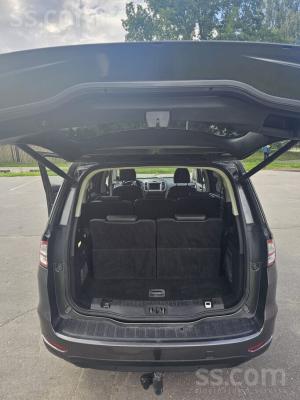 Grey Ford Galaxy 2016 in Riga, with an engine capacity of 2.00 L and mileage of 298 thousand km for 11999 €, photo 6 on AUTOMOTO.COM.LV