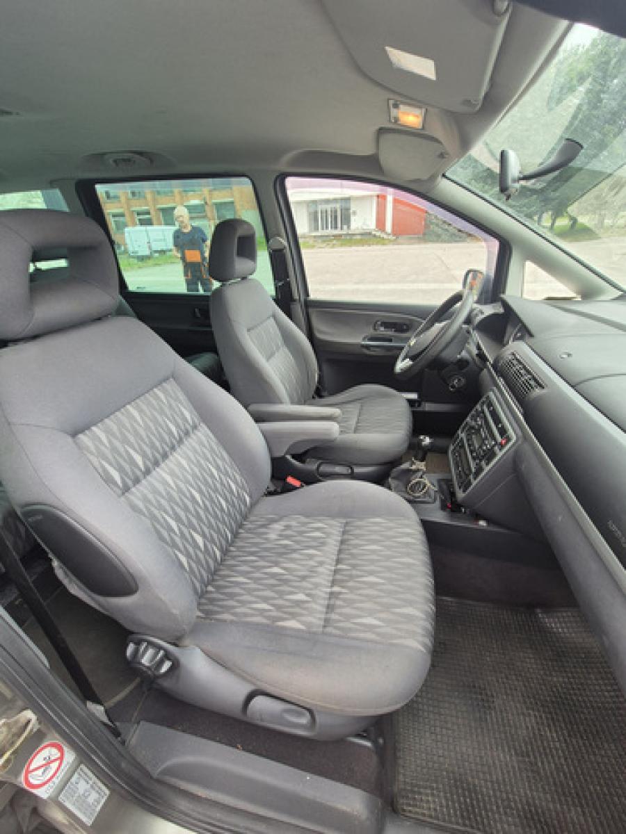 Ford Galaxy 2002 in Tallinn, with an engine capacity of 1.90 L and mileage of 261 thousand km for 1700 €, photo 6 on AUTOMOTO.COM.LV