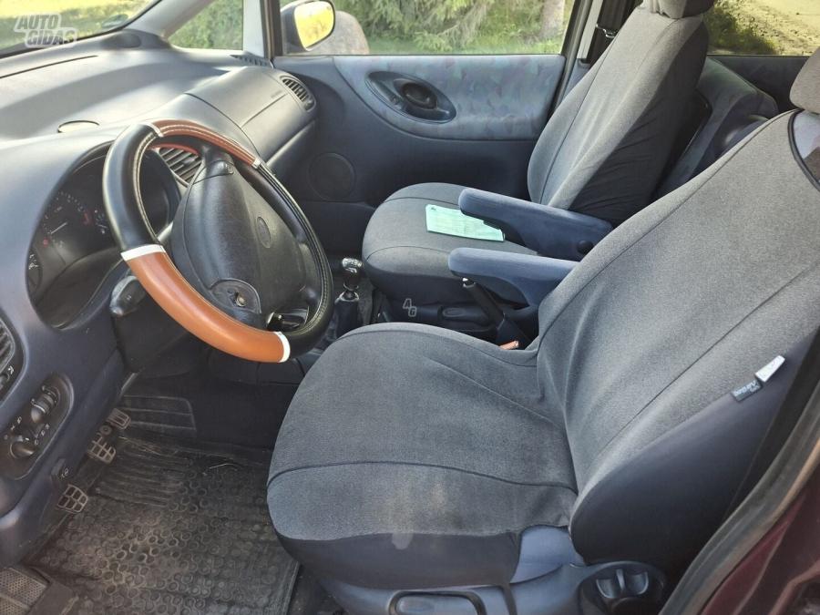 Ford Galaxy 1997 in Mazeikiai, with an engine capacity of 2.30 L and mileage of 285 thousand km for 450 €, photo 6 on AUTOMOTO.COM.LV