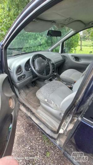 Ford Galaxy 2000 Panevēža, ar dzinēja tilpumu 1.90 L un nobraukumu 375 tūkst. km par 450 €, foto 4 vietnē AUTOMOTO.COM.LV