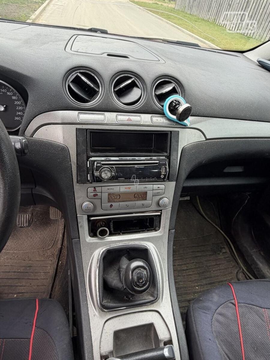 Ford Galaxy 2006 in Vilnius, with an engine capacity of 1.80 L and mileage of 292 thousand km for 1200 €, photo 14 on AUTOMOTO.COM.LV