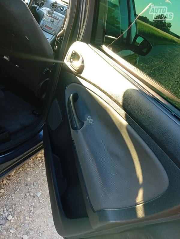 Ford Galaxy 2007 in Marijampole, with an engine capacity of 2.00 L and mileage of 300 thousand km for 3800 €, photo 8 on AUTOMOTO.COM.LV