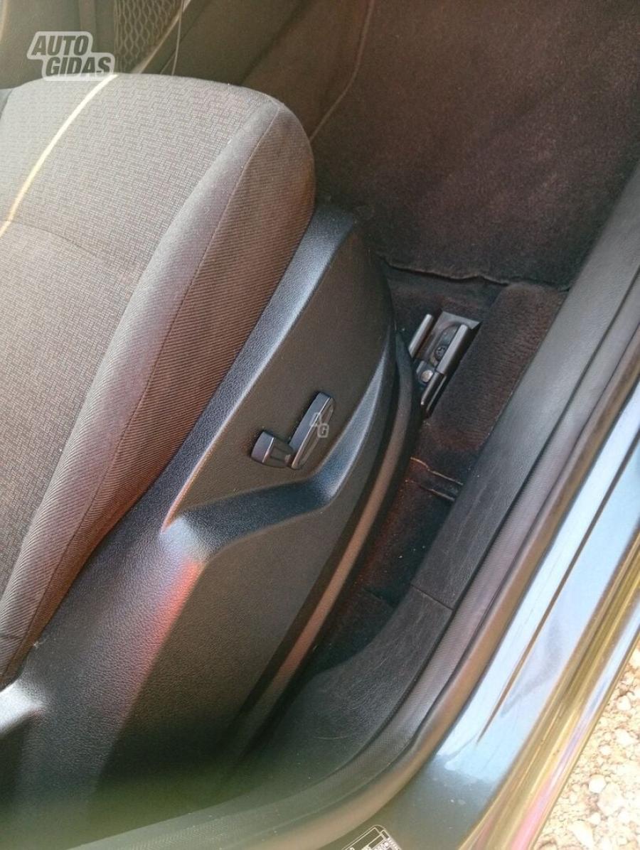 Ford Galaxy 2007 in Marijampole, with an engine capacity of 2.00 L and mileage of 300 thousand km for 3800 €, photo 11 on AUTOMOTO.COM.LV
