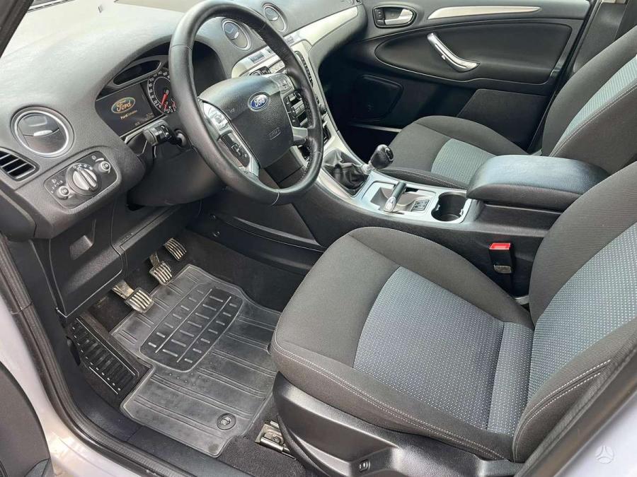 Ford Galaxy 2011 in Panevezys, with an engine capacity of 2.00 L and mileage of 263 thousand km for 4600 €, photo 12 on AUTOMOTO.COM.LV