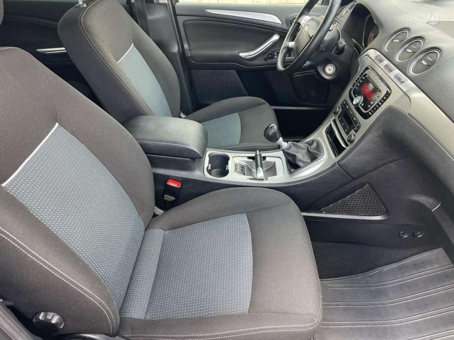 Ford Galaxy 2011 in Panevezys, with an engine capacity of 2.00 L and mileage of 263 thousand km for 4600 €, photo 13 on AUTOMOTO.COM.LV