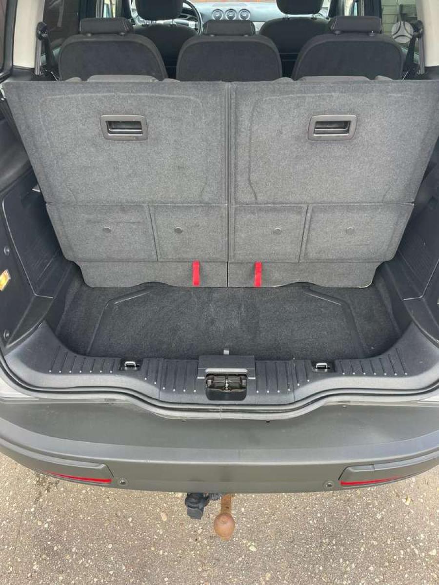 Ford Galaxy 2011 in Panevezys, with an engine capacity of 2.00 L and mileage of 263 thousand km for 4600 €, photo 20 on AUTOMOTO.COM.LV