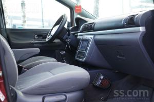 Red Ford Galaxy 2004 in Riga, with an engine capacity of 2.30 L and mileage of 283 thousand km for 1490 €, photo 12 on AUTOMOTO.COM.LV