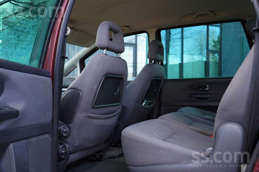 Red Ford Galaxy 2004 in Riga, with an engine capacity of 2.30 L and mileage of 283 thousand km for 1490 €, photo 13 on AUTOMOTO.COM.LV
