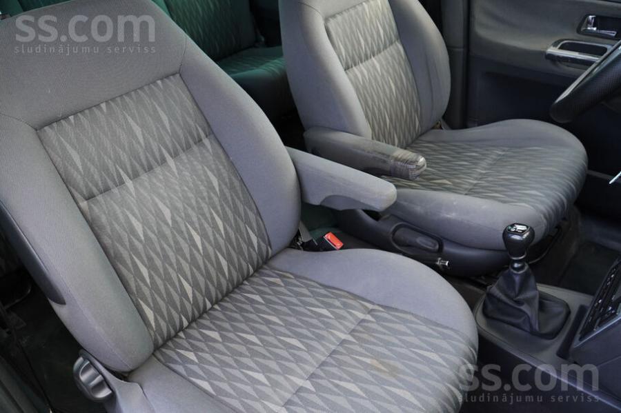 Red Ford Galaxy 2004 in Riga, with an engine capacity of 2.30 L and mileage of 283 thousand km for 1490 €, photo 15 on AUTOMOTO.COM.LV