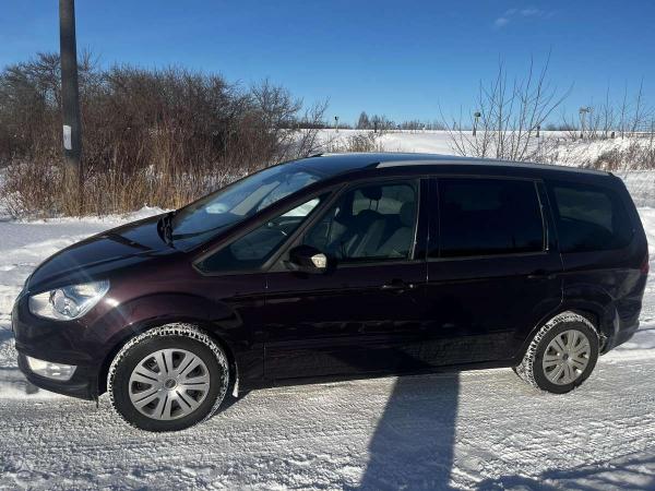 Sarkans Ford Galaxy 2011 Šauļi, ar dzinēja tilpumu 2.00 L un nobraukumu 270 tūkst. km par 3990 €, foto 3 vietnē AUTOMOTO.COM.LV