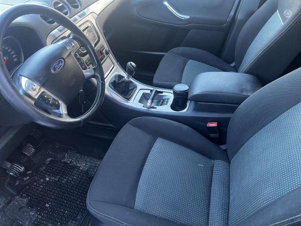 Sarkans Ford Galaxy 2011 Šauļi, ar dzinēja tilpumu 2.00 L un nobraukumu 270 tūkst. km par 3990 €, foto 10 vietnē AUTOMOTO.COM.LV