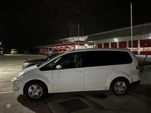 Balts Ford Galaxy 2010 Kalvarija, ar dzinēja tilpumu 1.60 L un nobraukumu 236 tūkst. km par 4650 €, foto  vietnē AUTOMOTO.COM.LV