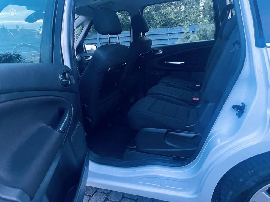 White Ford Galaxy 2011 in Marijampole, with an engine capacity of 1.60 L and mileage of 133 thousand km for 5600 €, photo 20 on AUTOMOTO.COM.LV