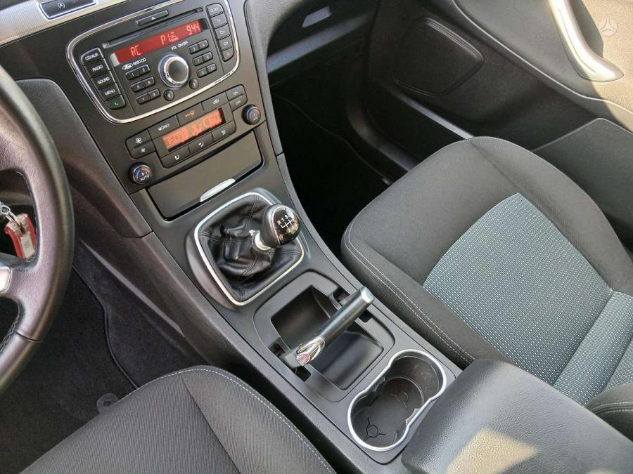 White Ford Galaxy 2013 in Marijampole, with an engine capacity of 1.60 L and mileage of 127 thousand km for 5550 €, photo 27 on AUTOMOTO.COM.LV