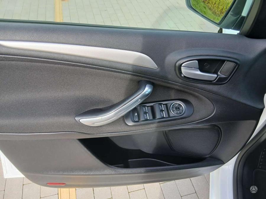 White Ford Galaxy 2013 in Marijampole, with an engine capacity of 1.60 L and mileage of 127 thousand km for 5550 €, photo 31 on AUTOMOTO.COM.LV