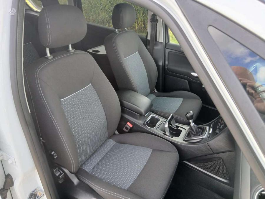White Ford Galaxy 2013 in Marijampole, with an engine capacity of 1.60 L and mileage of 127 thousand km for 5550 €, photo 33 on AUTOMOTO.COM.LV