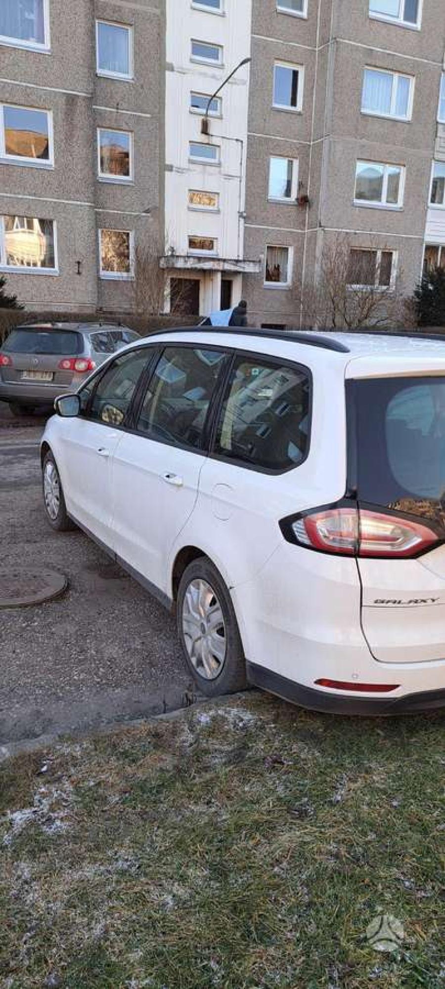 White Ford Galaxy 2017 in Vilnius, with an engine capacity of 0.00 L and mileage of 147 thousand km for 9000 €, photo 3 on AUTOMOTO.COM.LV