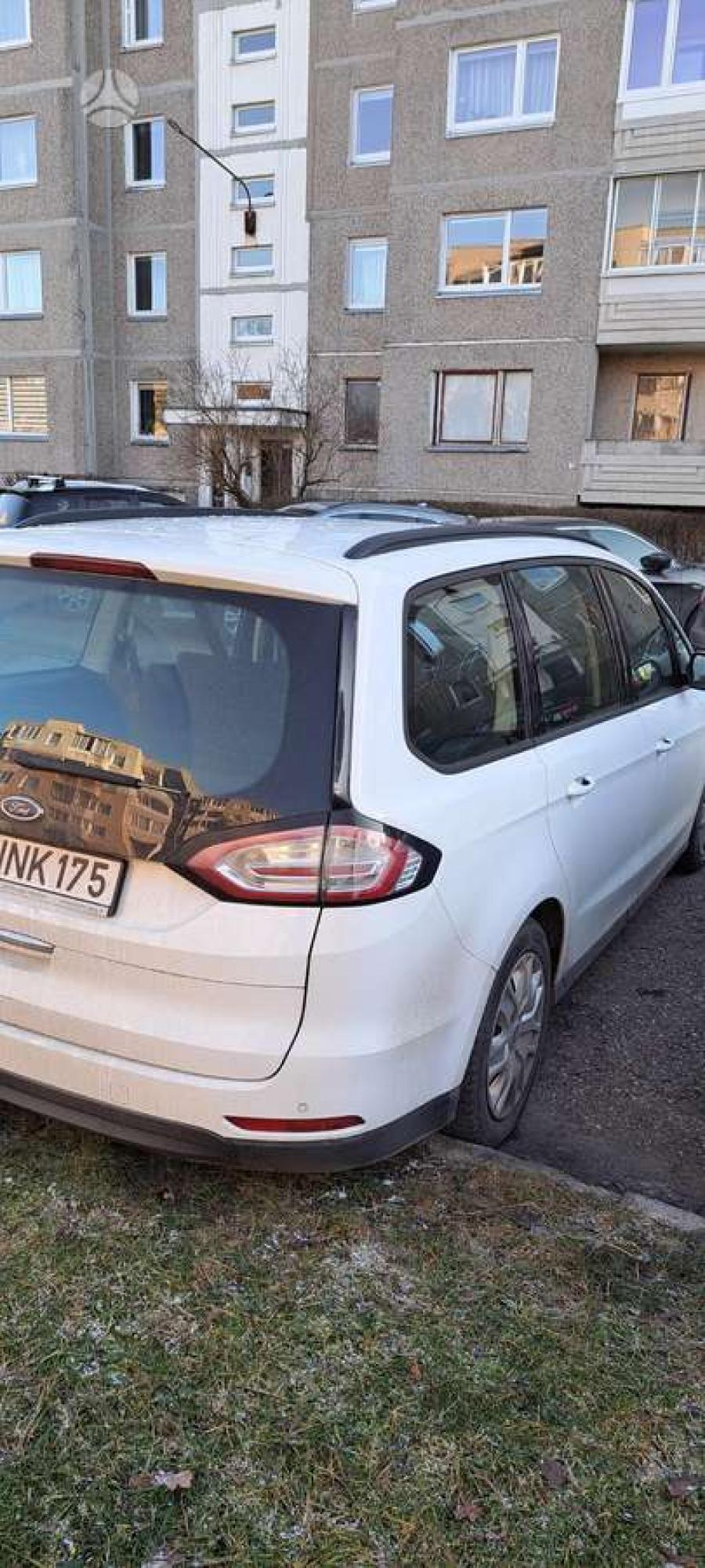 White Ford Galaxy 2017 in Vilnius, with an engine capacity of 0.00 L and mileage of 147 thousand km for 9000 €, photo 4 on AUTOMOTO.COM.LV