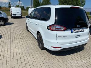 White Ford Galaxy 2018 in Riga, with an engine capacity of 2.00 L and mileage of 203 thousand km for 10900 €, photo 5 on AUTOMOTO.COM.LV