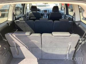 White Ford Galaxy 2018 in Riga, with an engine capacity of 2.00 L and mileage of 203 thousand km for 10900 €, photo 7 on AUTOMOTO.COM.LV