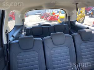 White Ford Galaxy 2018 in Riga, with an engine capacity of 2.00 L and mileage of 203 thousand km for 10900 €, photo 8 on AUTOMOTO.COM.LV
