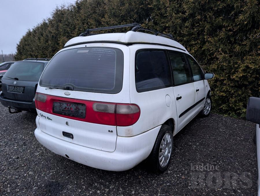 Balts Ford Galaxy 1999 Tallina, ar dzinēja tilpumu 0.00 L un nobraukumu 21 tūkst. km par 690 €, foto 2 vietnē AUTOMOTO.COM.LV