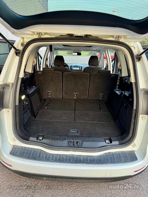 White Ford Galaxy 2016 in Tallinn, with an engine capacity of 2.00 L and mileage of 223 thousand km for 14999 €, photo 8 on AUTOMOTO.COM.LV