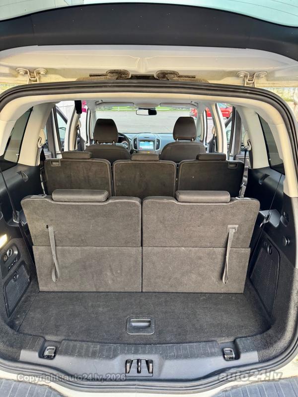 White Ford Galaxy 2016 in Tallinn, with an engine capacity of 2.00 L and mileage of 223 thousand km for 14999 €, photo 9 on AUTOMOTO.COM.LV