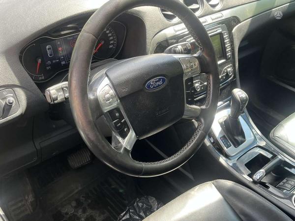 Yellow Ford Galaxy 2012 in Vilnius, with an engine capacity of 2.00 L and mileage of 291 thousand km for 2350 €, photo 5 on AUTOMOTO.COM.LV
