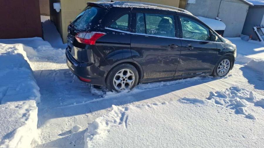 Black Ford Grand C-MAX 2011 in Vilnius, with an engine capacity of 2.00 L and mileage of 245 thousand km for 3140 €, photo 9 on AUTOMOTO.COM.LV