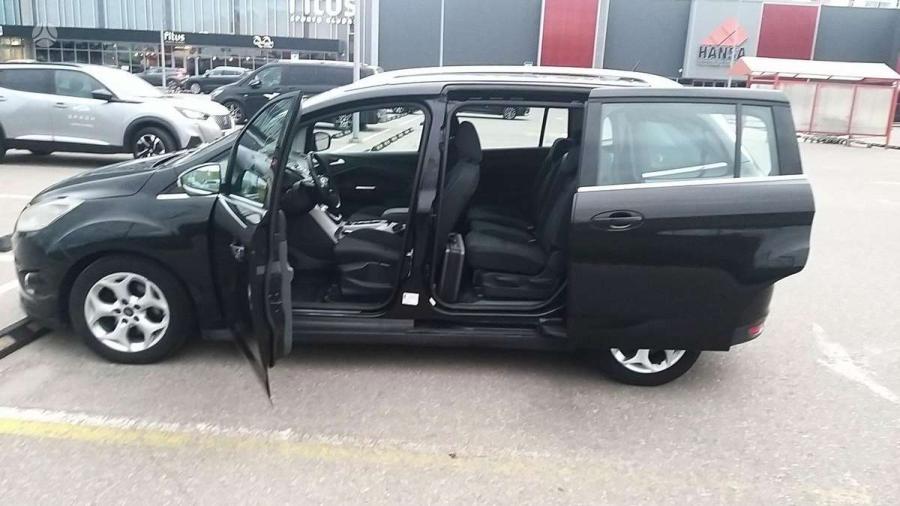 Black Ford Grand C-MAX 2011 in Vilnius, with an engine capacity of 2.00 L and mileage of 310 thousand km for 3230 €, photo 4 on AUTOMOTO.COM.LV