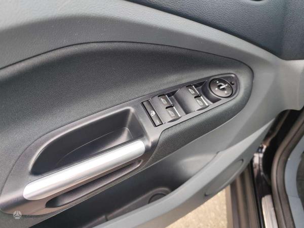 Black Ford Grand C-MAX 2011 in Marijampole, with an engine capacity of 1.56 L and mileage of 276 thousand km for 3450 €, photo 10 on AUTOMOTO.COM.LV
