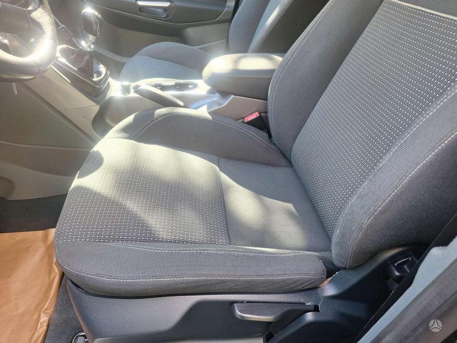 Black Ford Grand C-MAX 2012 in Utena, with an engine capacity of 1.56 L and mileage of 227 thousand km for 4000 €, photo 13 on AUTOMOTO.COM.LV