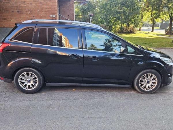 Melns Ford Grand C-MAX 2013 Panevēža, ar dzinēja tilpumu 2.00 L un nobraukumu 280 tūkst. km par 4000 €, foto 10 vietnē AUTOMOTO.COM.LV