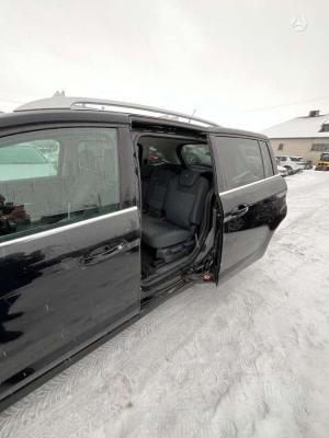 Black Ford Grand C-MAX 2013 in Marijampole, with an engine capacity of 2.00 L and mileage of 196 thousand km for 5100 €, photo 15 on AUTOMOTO.COM.LV