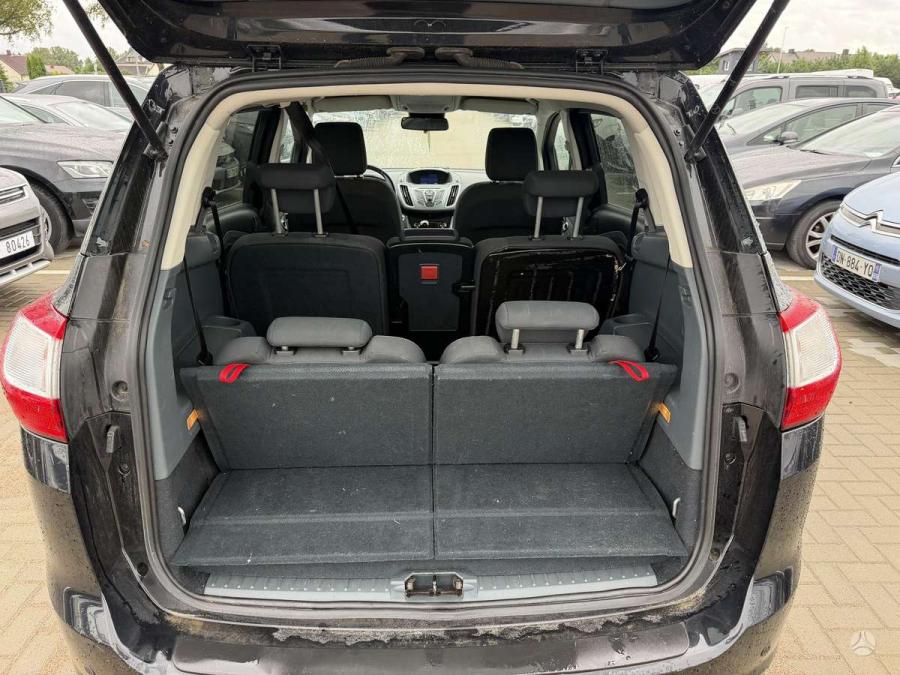 Black Ford Grand C-MAX 2014 in Taurage, with an engine capacity of 1.56 L and mileage of 303 thousand km for 3100 €, photo 8 on AUTOMOTO.COM.LV