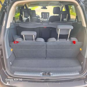 Black Ford Grand C-MAX 2014 in Taurage, with an engine capacity of 1.56 L and mileage of 201 thousand km for 4999 €, photo 8 on AUTOMOTO.COM.LV