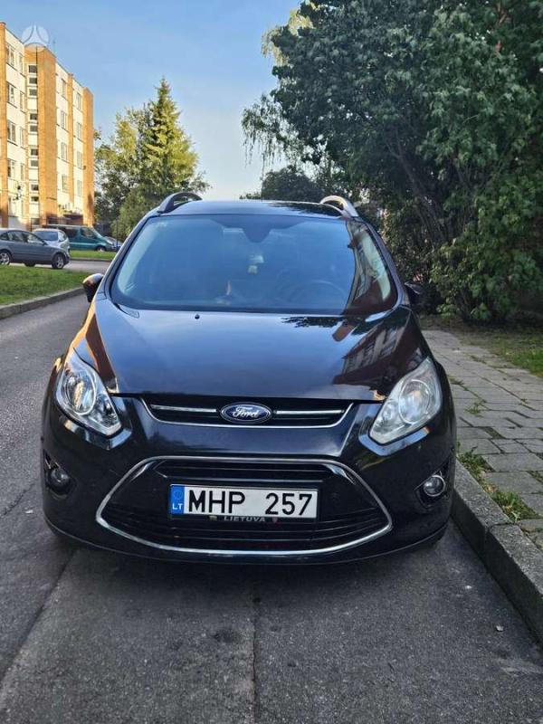 Black Ford Grand C-MAX 2022 in Panevezys, with an engine capacity of 2.00 L and mileage of 280 thousand km for 4000 €, photo 8 on AUTOMOTO.COM.LV
