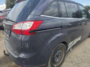 Blue Ford Grand C-MAX 2012 in Marijampole, with an engine capacity of 1.56 L and mileage of 320 thousand km for 2700 €, photo 5 on AUTOMOTO.COM.LV