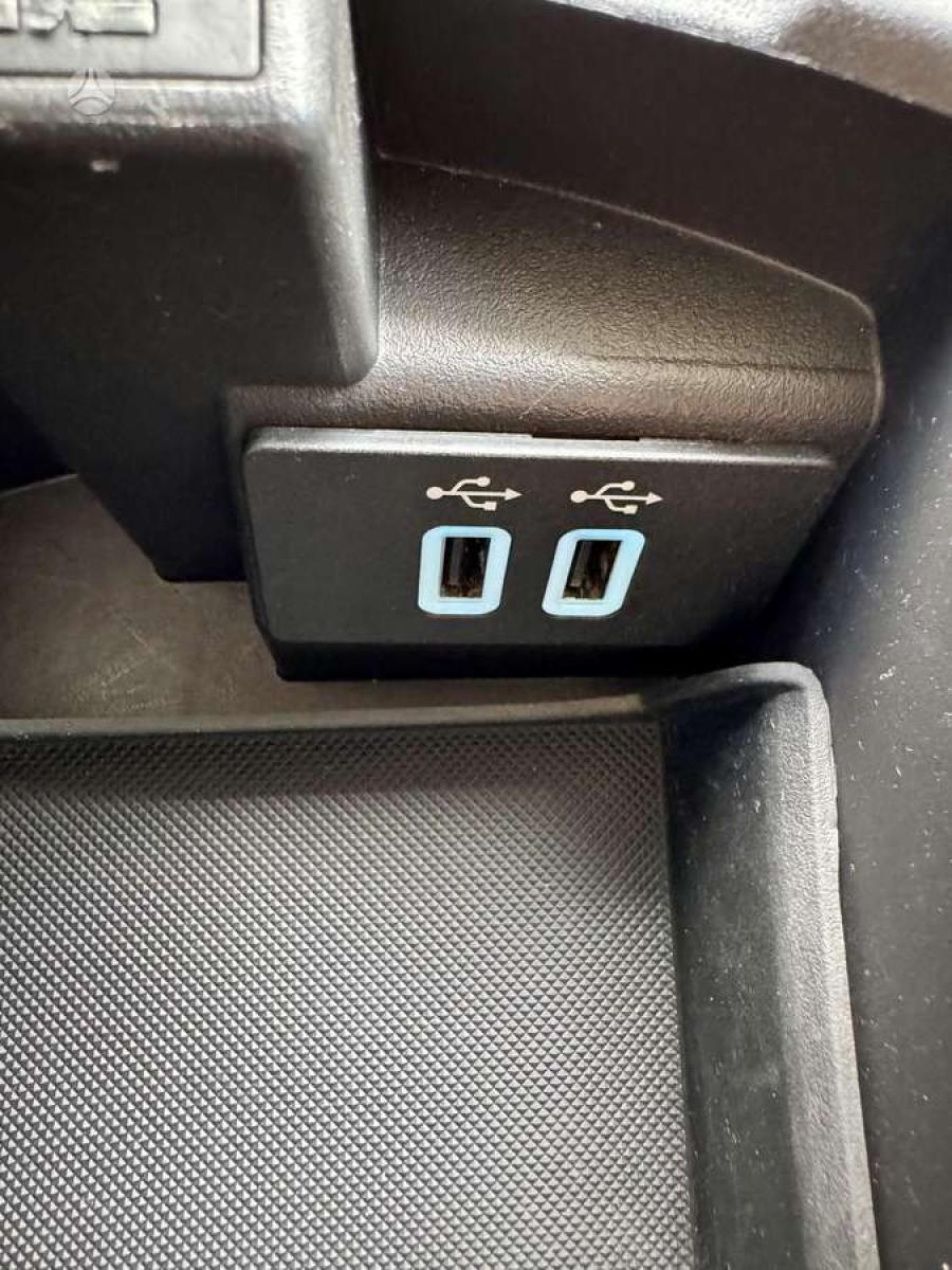 Blue Ford Grand C-MAX 2017 in Kaunas, with an engine capacity of 1.00 L and mileage of 119 thousand km for 5499 €, photo 28 on AUTOMOTO.COM.LV